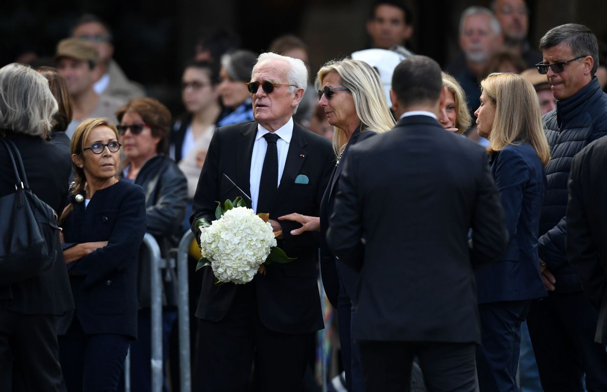 Un millier de personnes, dont de nombreuses célébrités, aux obsèques de ...