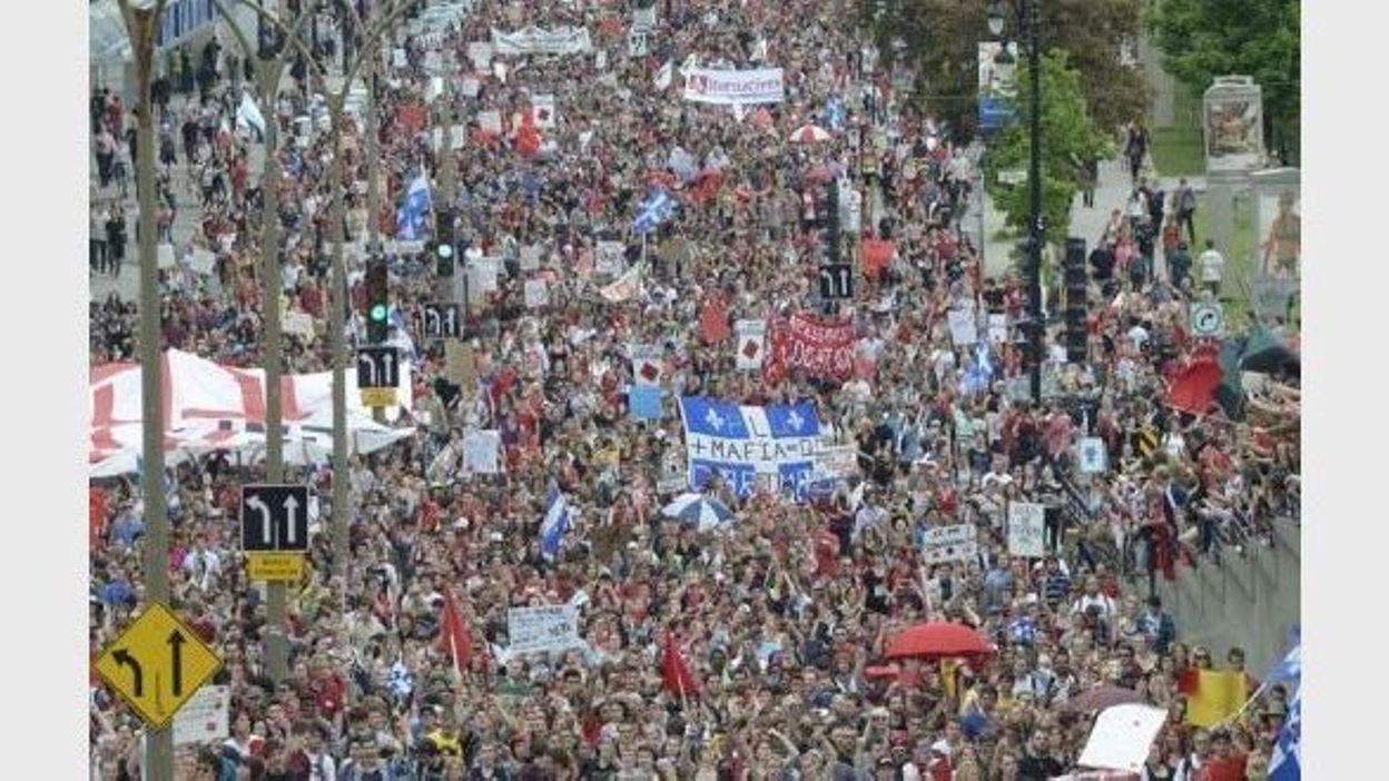 Montréal: des milliers de personnes dans la rue pour la liberté de manifester