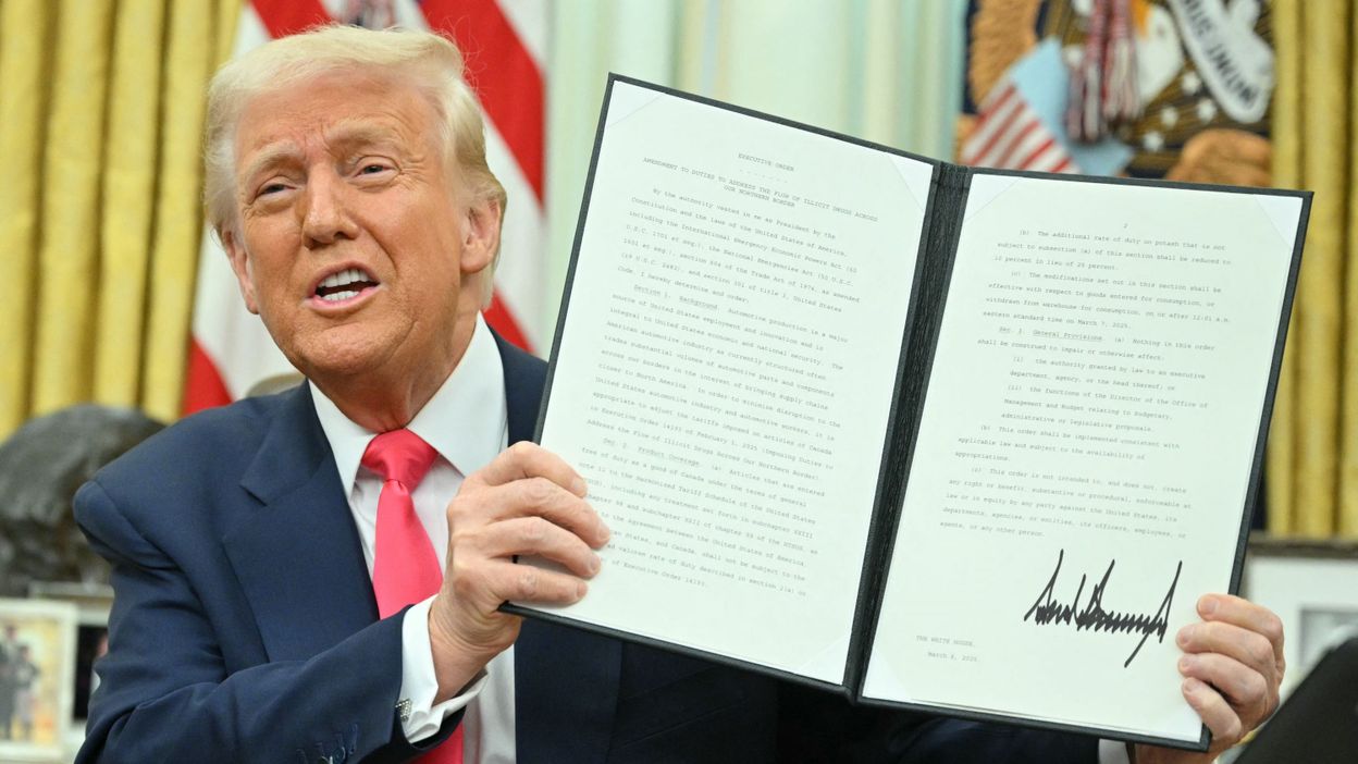 Donald Trump, mitrailleur de décrets présidentiels : qu’est-ce qu’un ...