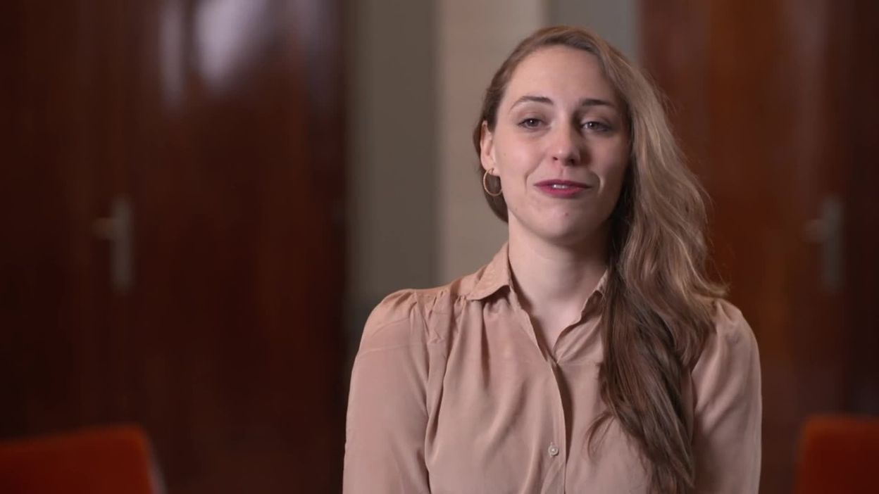 Portrait de la mezzo-soprano Floriane Hasler, 4e lauréate du Concours ...