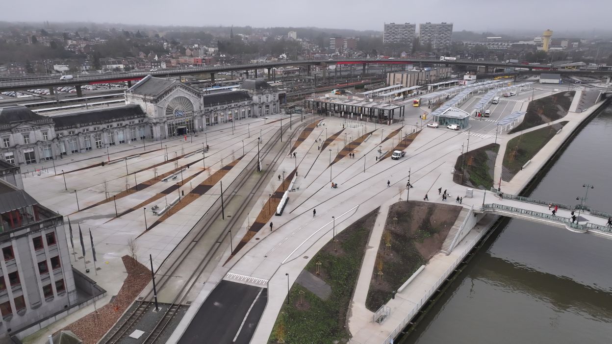 Des bus, des trams et des trains rassemblés au même endroit : la ...