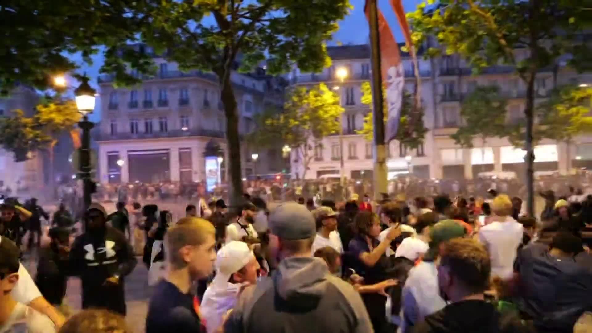 Deux morts et 559 interpellations après la victoire du PSG en Ligue des ...