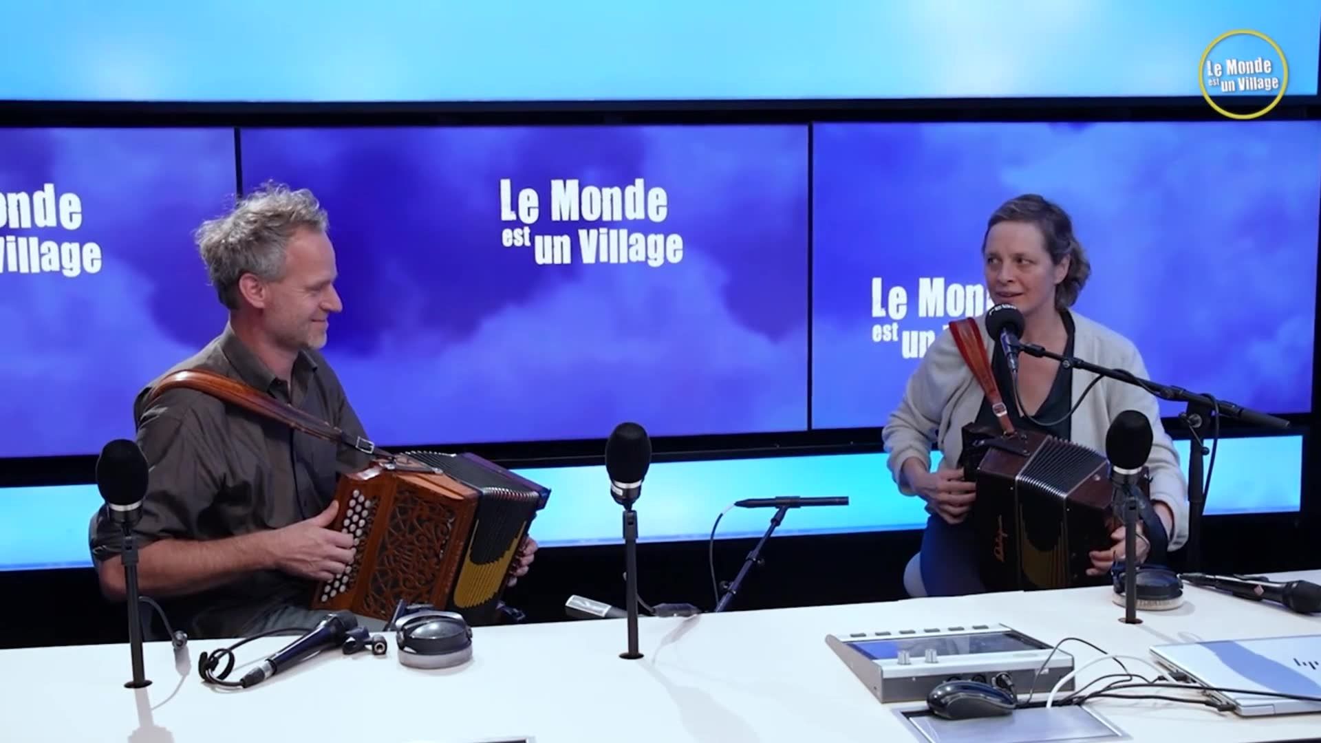 'Tourbillonne' par Naragonia (LIVE) - Session acoustique 14/11/23 - Auvio