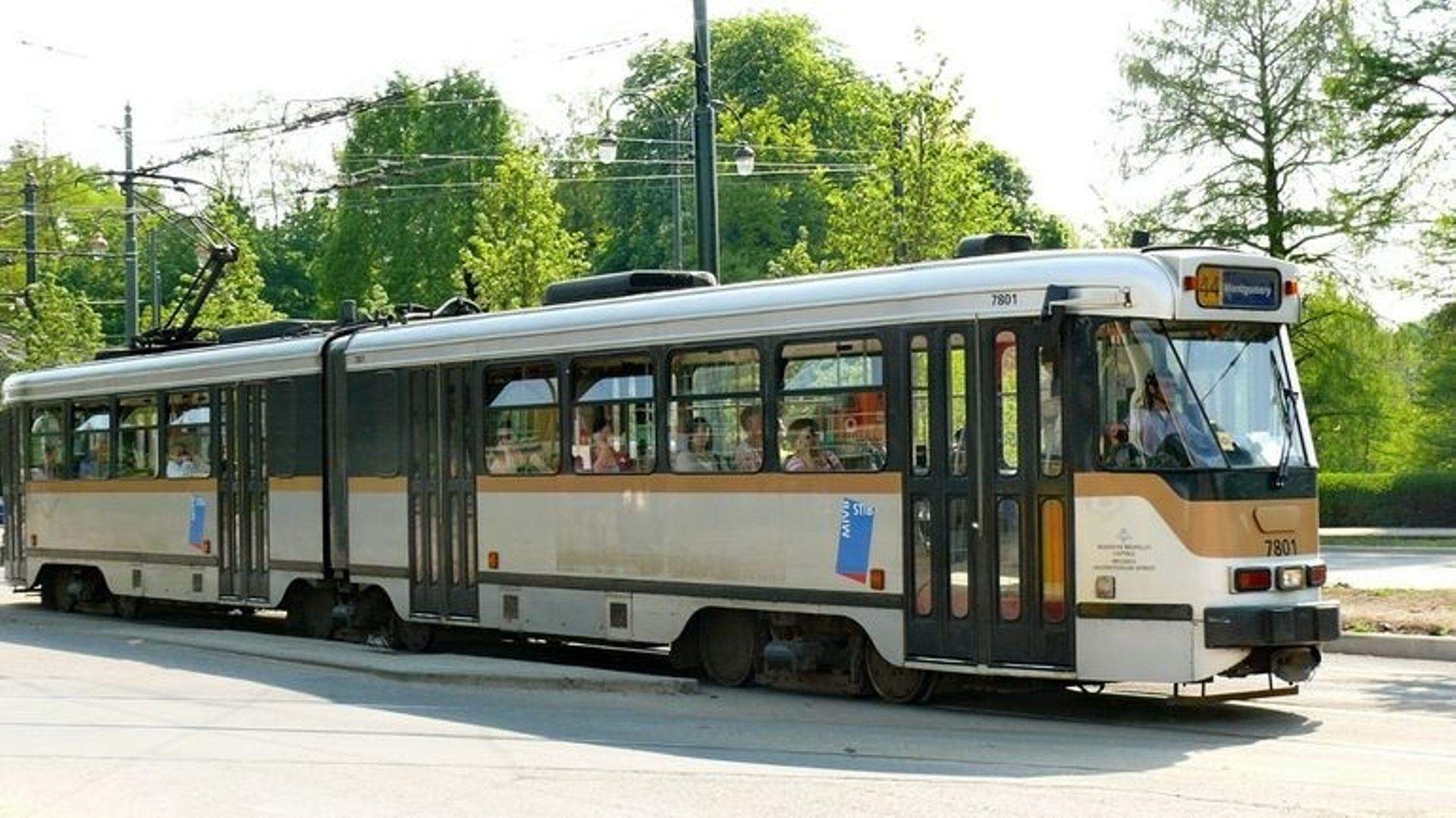 La STIB utilise encore trop de trams vétustes et dangereux selon un ...