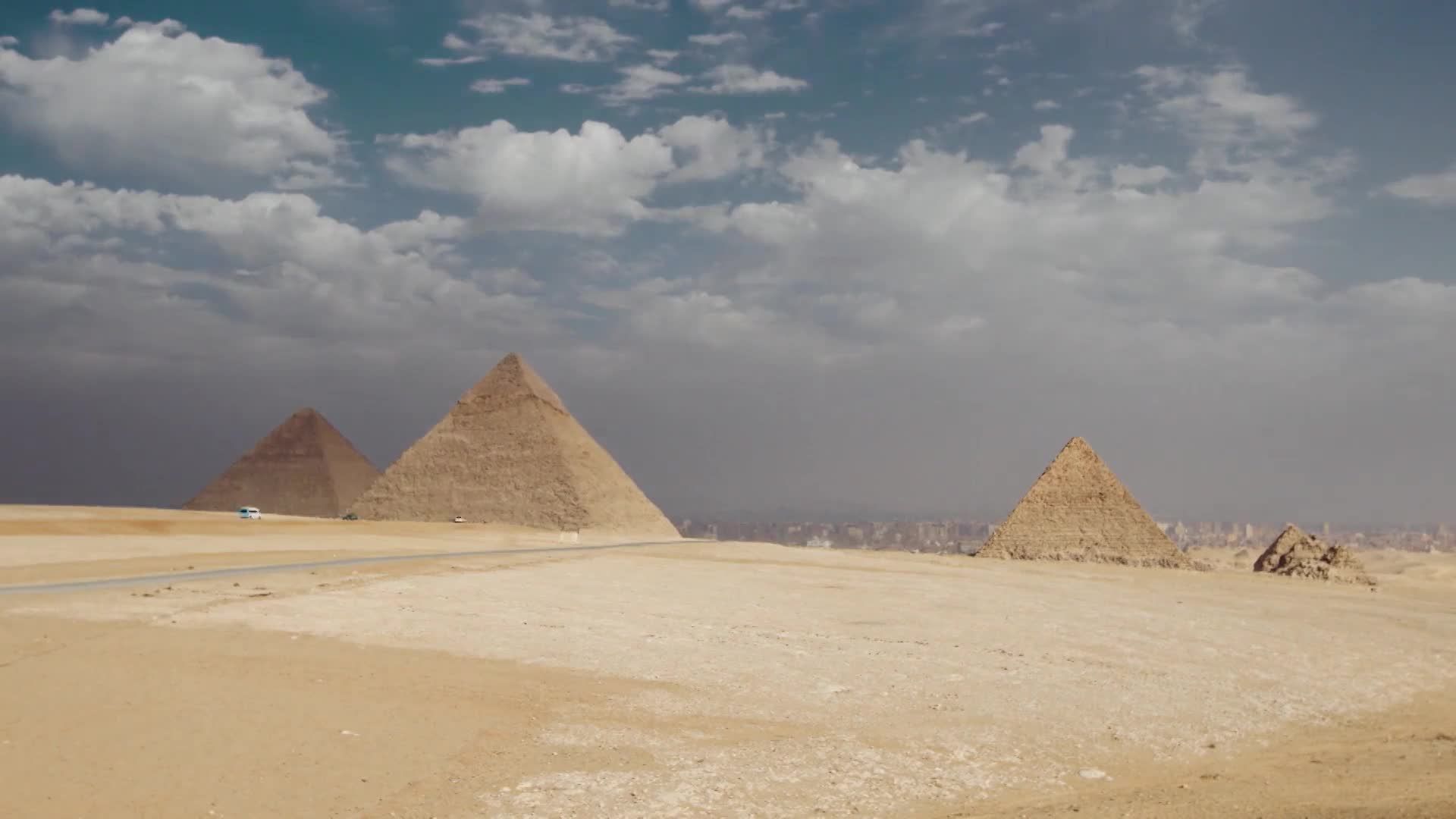 Comment les pharaons ont-ils construit les pyramides de Gizeh ? - RTBF ...
