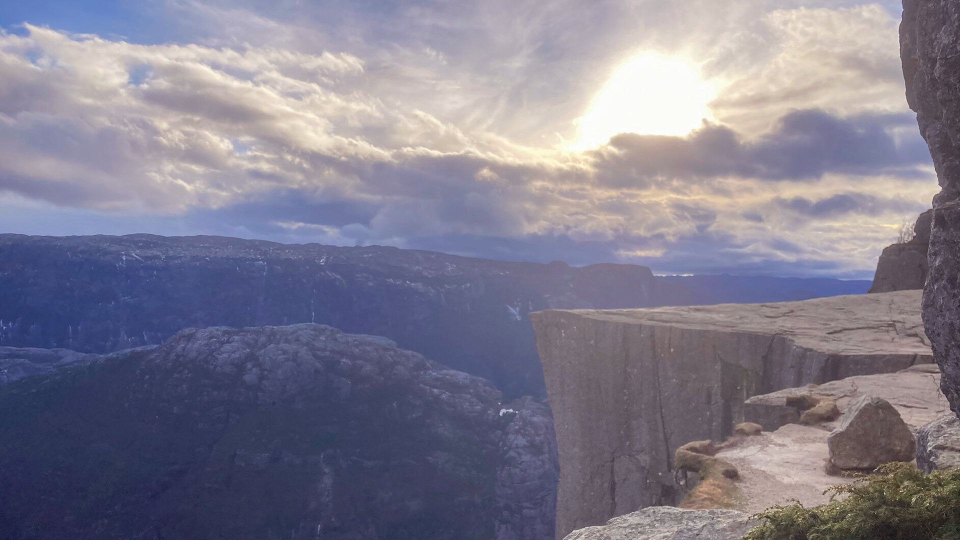 Le Cloud, un danger pour la planète ? - Trailer - Auvio