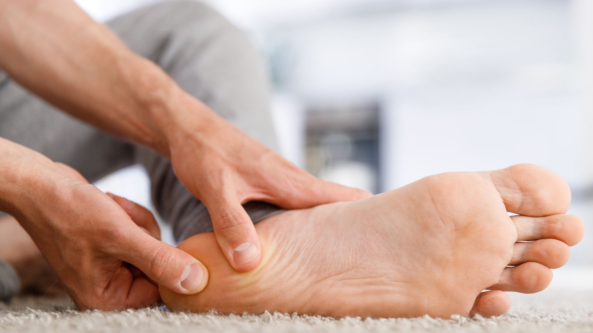 L'aponévrosite plantaire : une affection douloureuse du pied - La ...