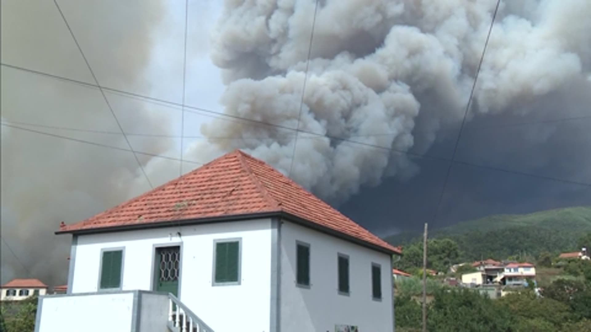L'île de Madère en proie aux incendies (EVN 12/10/2023) - - Auvio