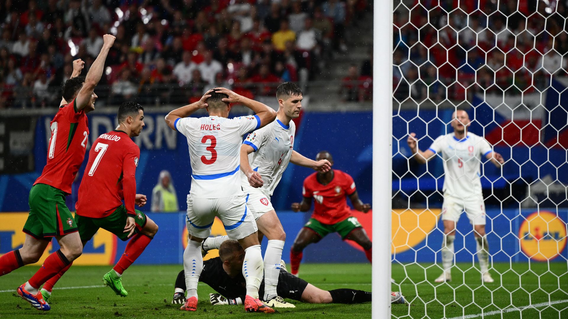 Portugal - Tchéquie : 1-1 but contre son camp de Robin Hranac - Euro ...
