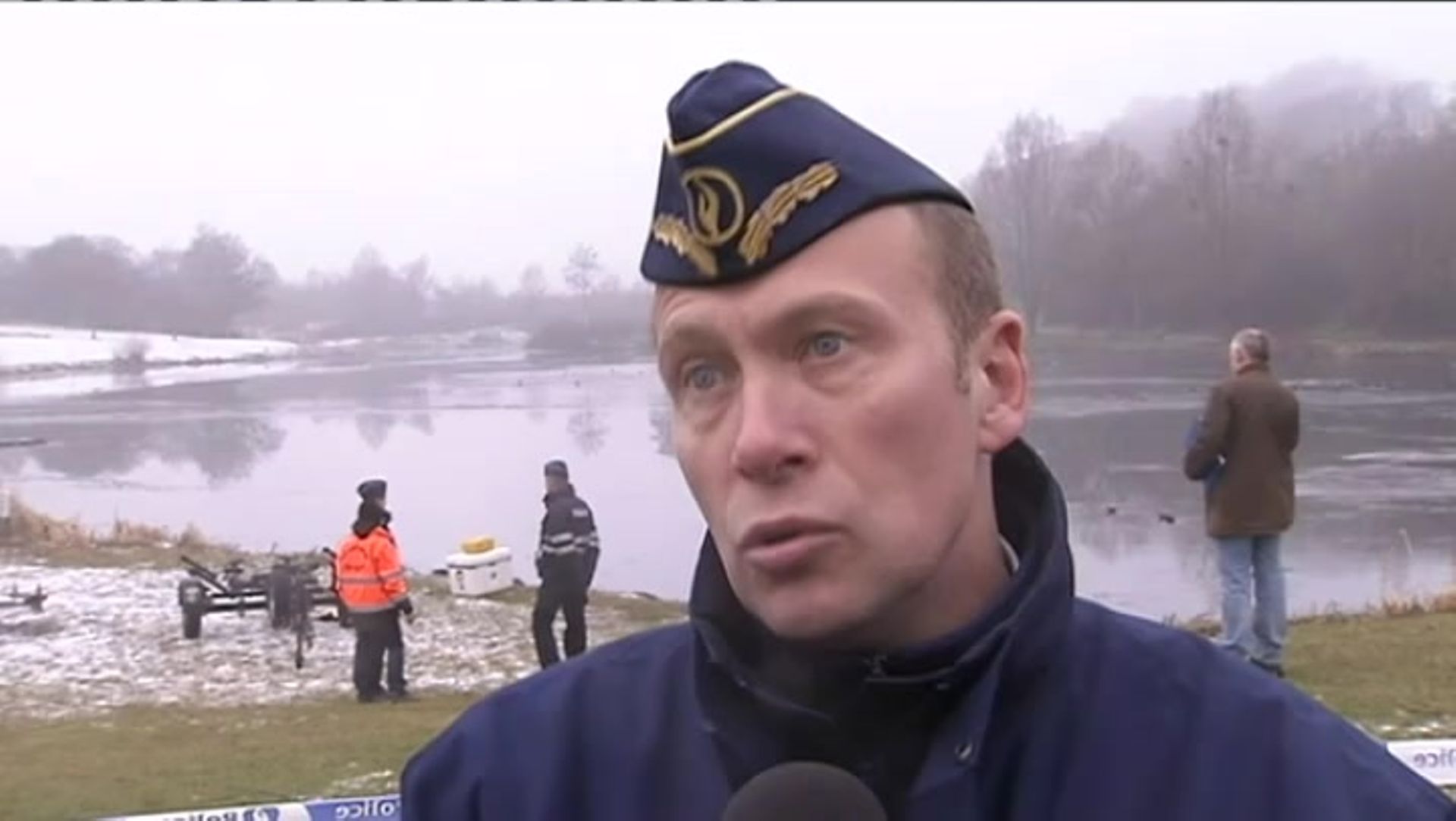 Disparition d'un étudiant à LLN. Sondage du lac. En direct : Hugues ...