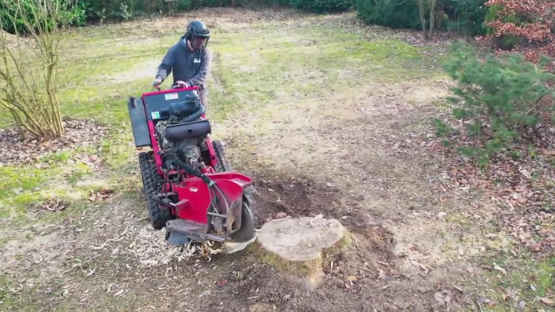 Une machine à rogner les souches d'arbres - Extrait de Jardins ...