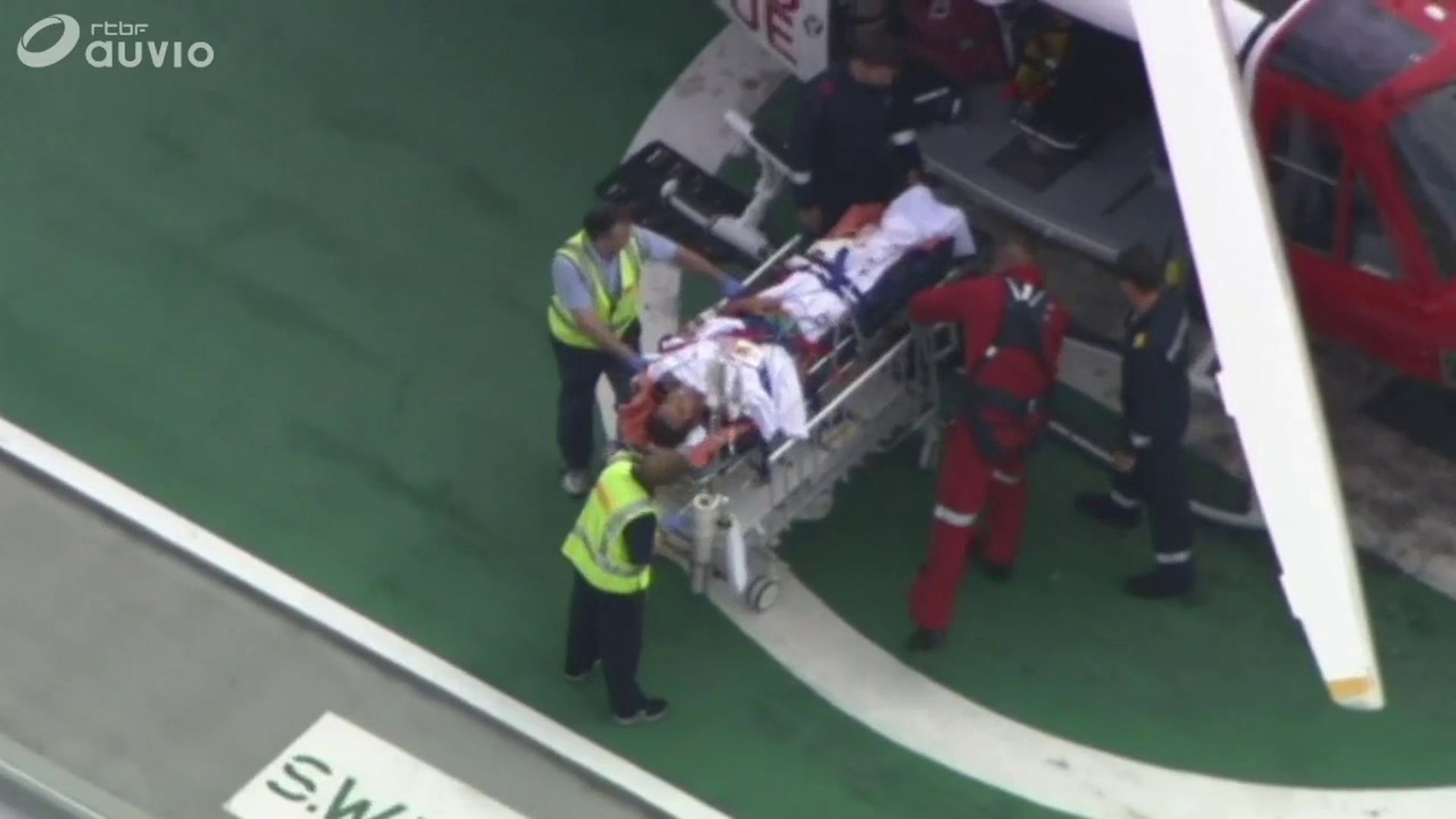 Australie: un surfeur blessé par un requin réussi à nager jusqu'à la ...