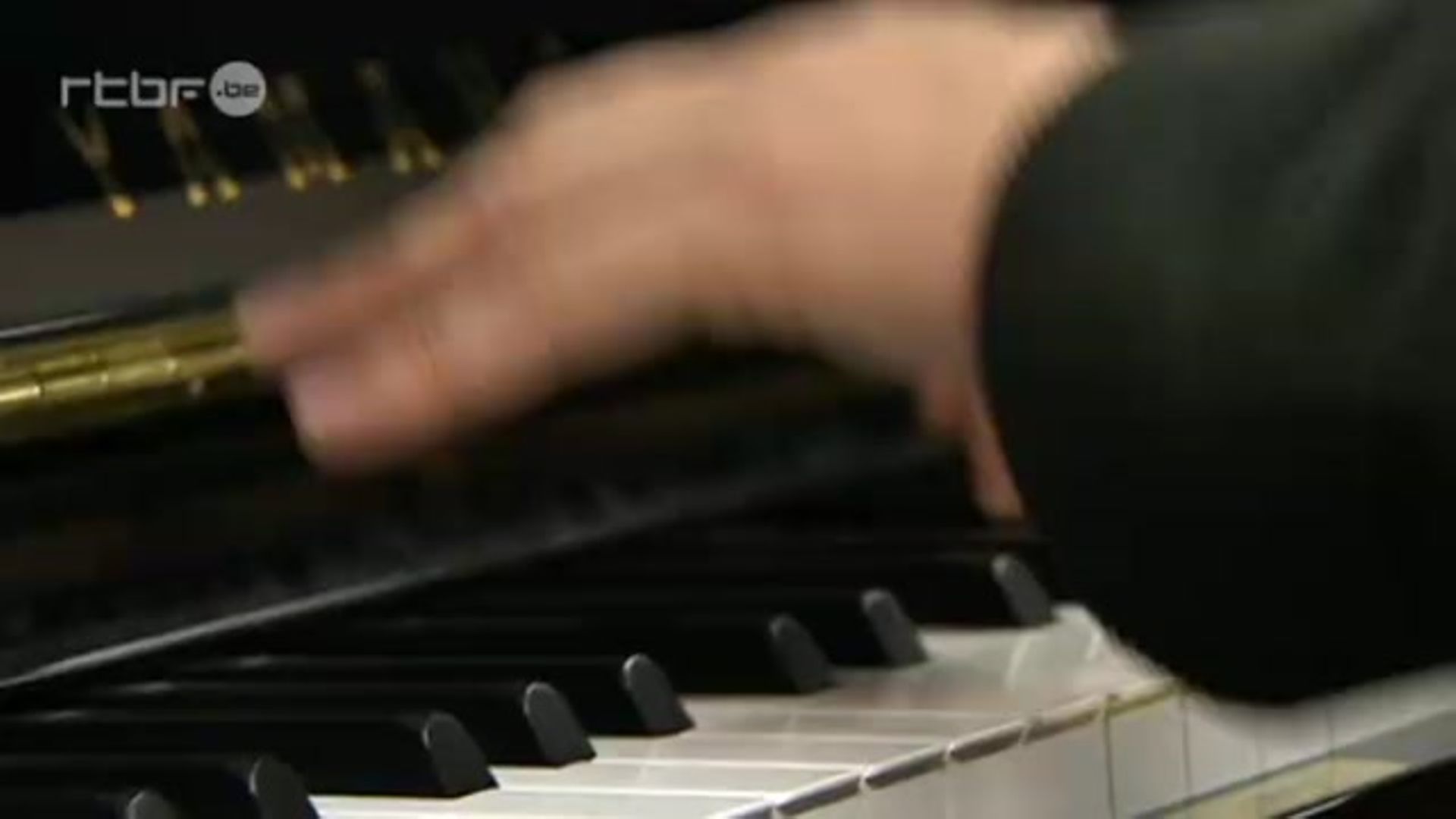 Frank Braley, un maestro du piano dans une rame de métro bruxellois ...