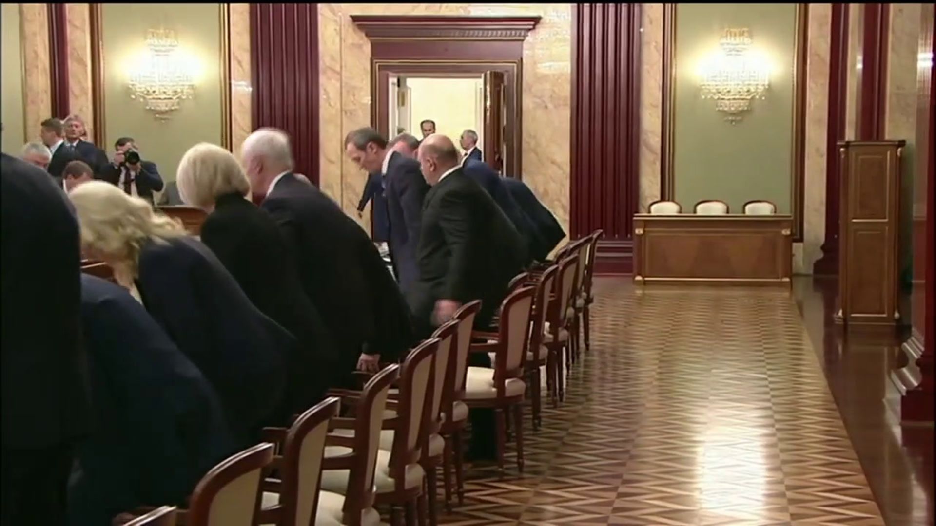 Russie: première réunion pour le nouveau gouvernement de Vladimir ...