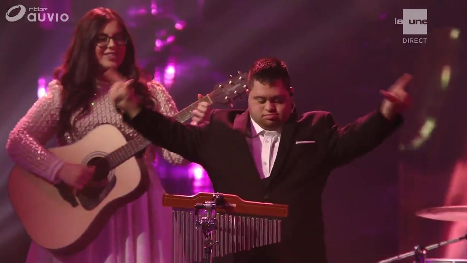 Shalva Band chante « A Millions Dreams » sur la scène de l'Eurovision ...