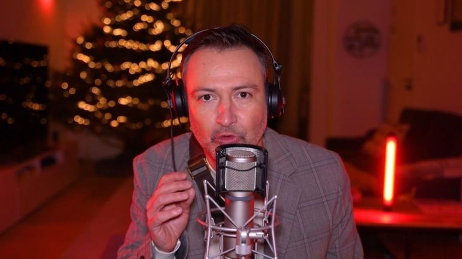 Fabrizio le carolo se lance dans l’ASMR - Le Grand Cactus - Auvio