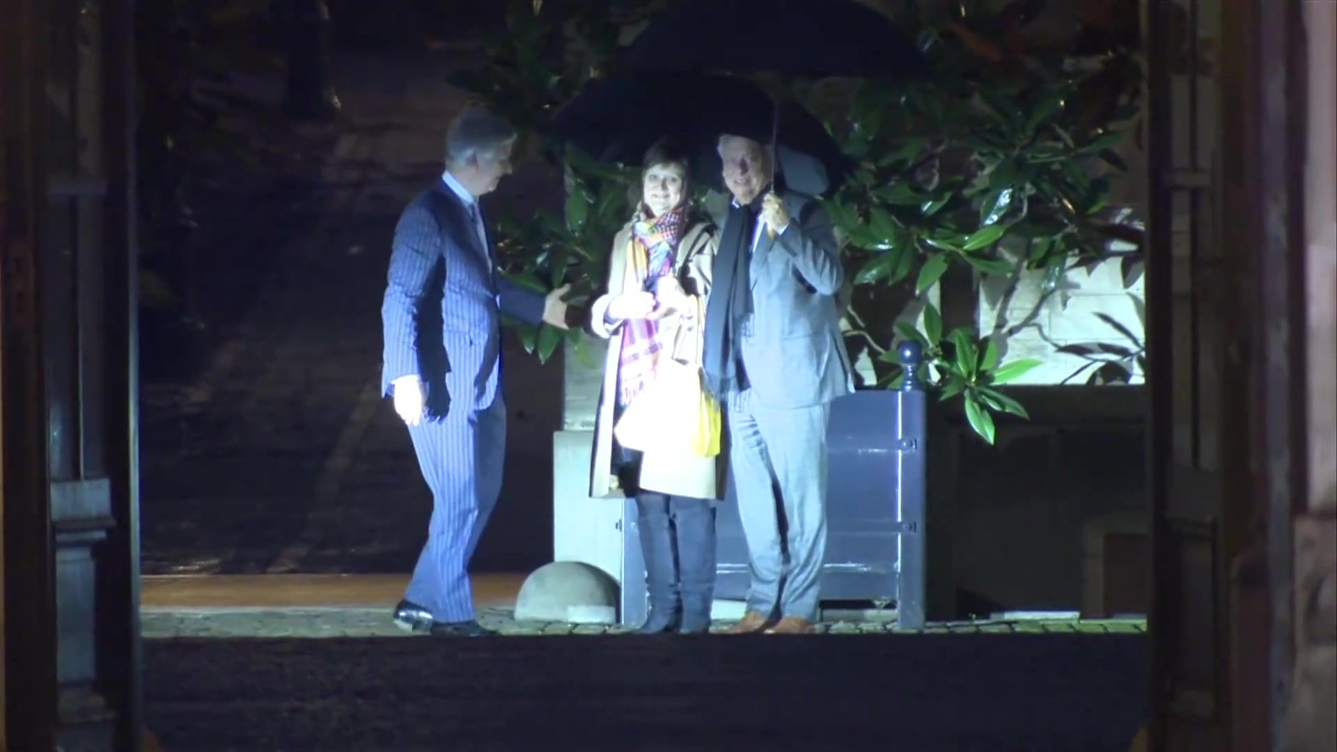 L'arrivée de Sabine Laruelle et Patrick Dewael au Palais - - Auvio L'arrivée de Sabine Laruelle et Patrick Dewael au Palais - - Auvio