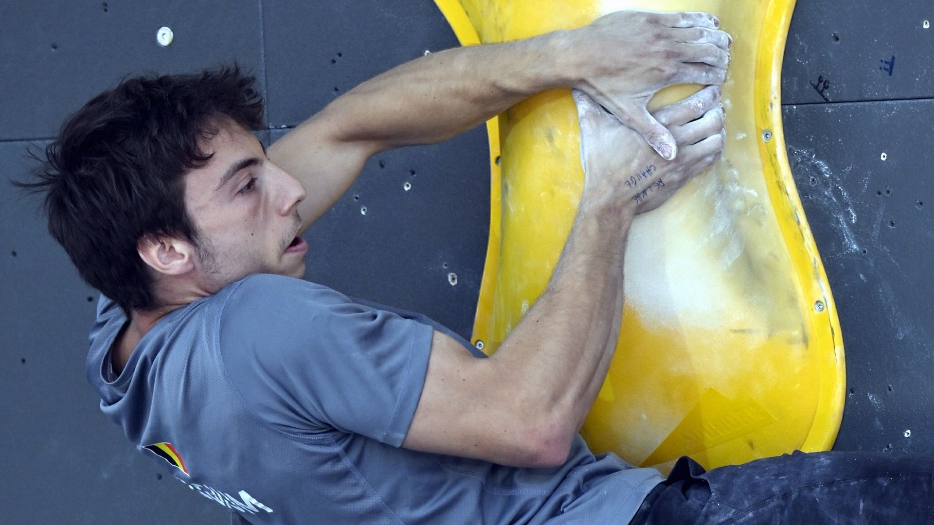 Escalade Bouldering : Résumé du parcours de Simon Lorenzi, Nicolas ...