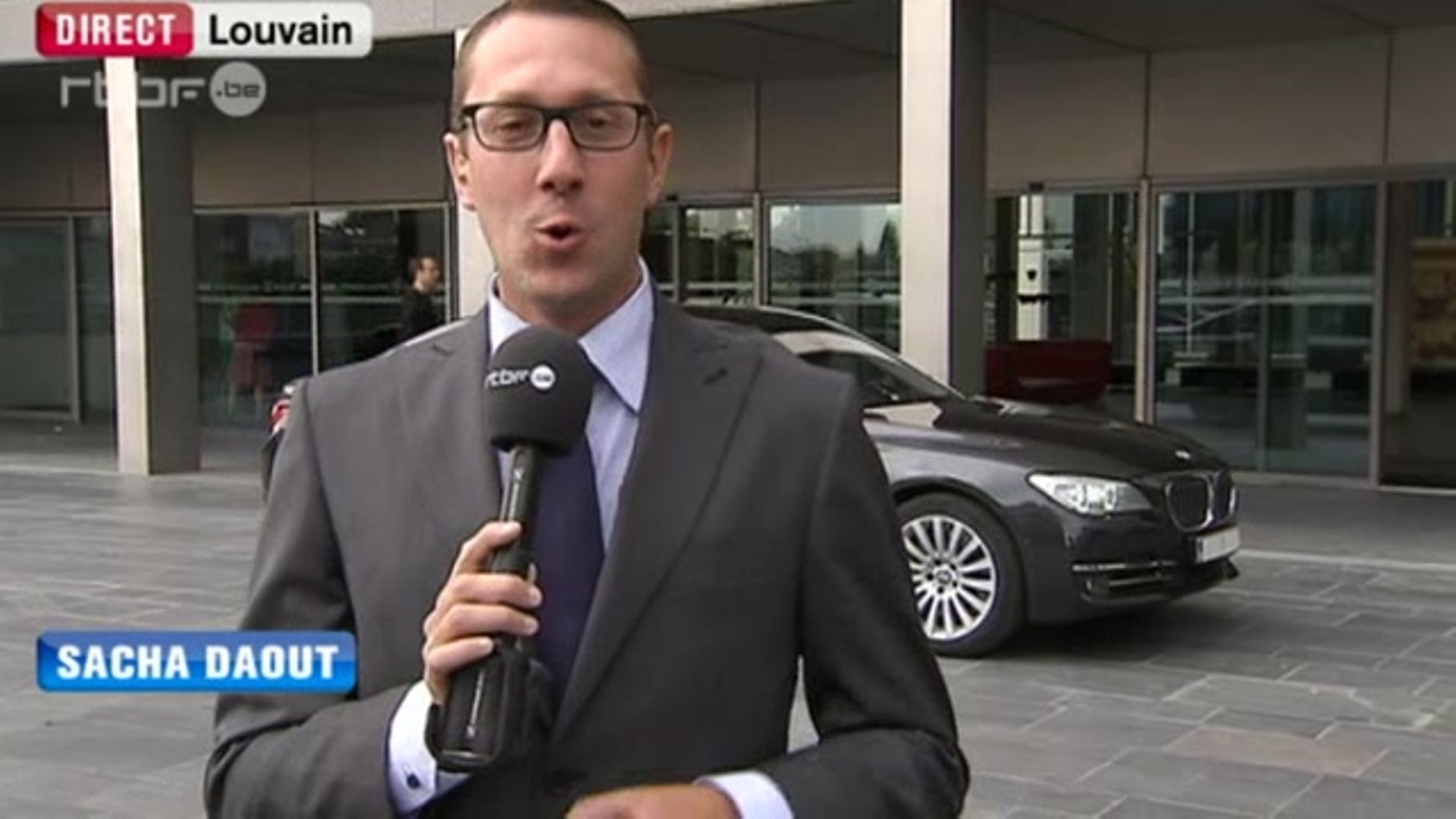 Sacha Daout en direct de la joyeuse entrée de Louvain - - Auvio