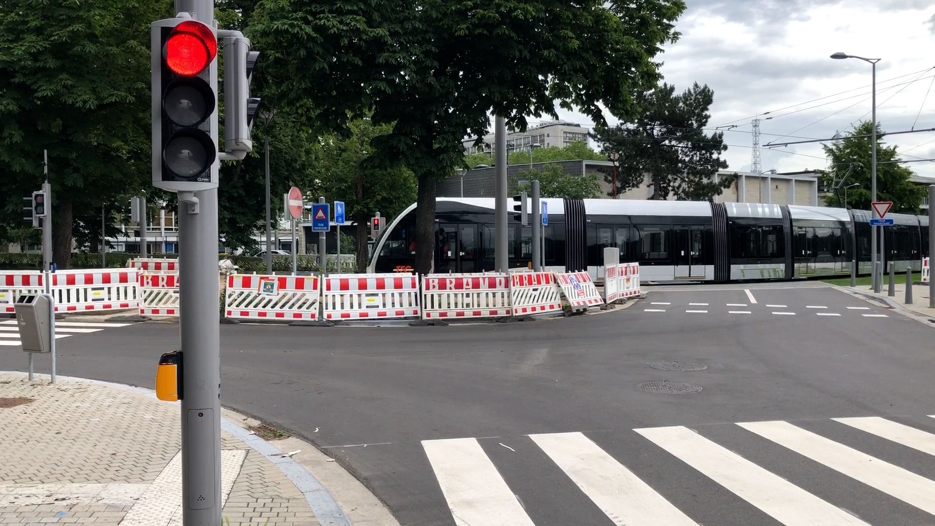 Tram en commun S06 E33 - La Signalisation Lumineuse de Trafic - Auvio