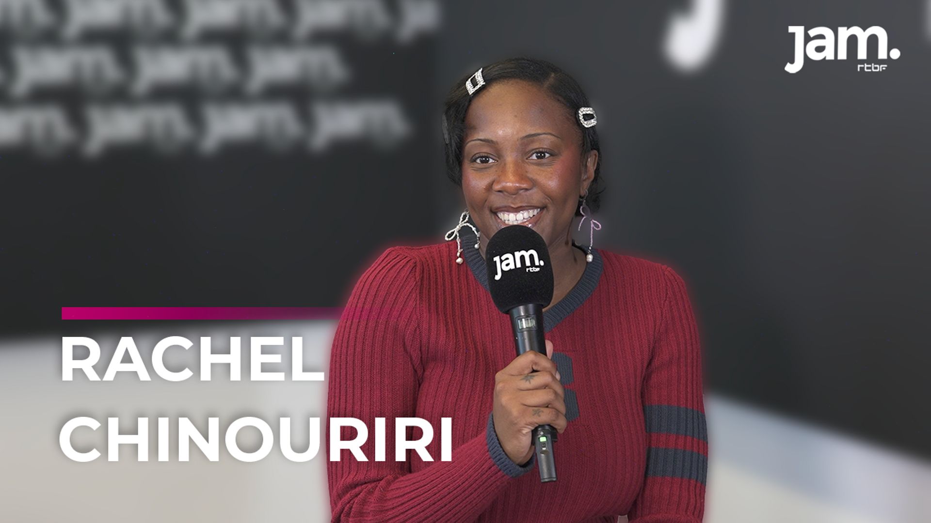 La londonienne Rachel Chinouriri nous dévoile ses essentiels en interview ! - - Auvio