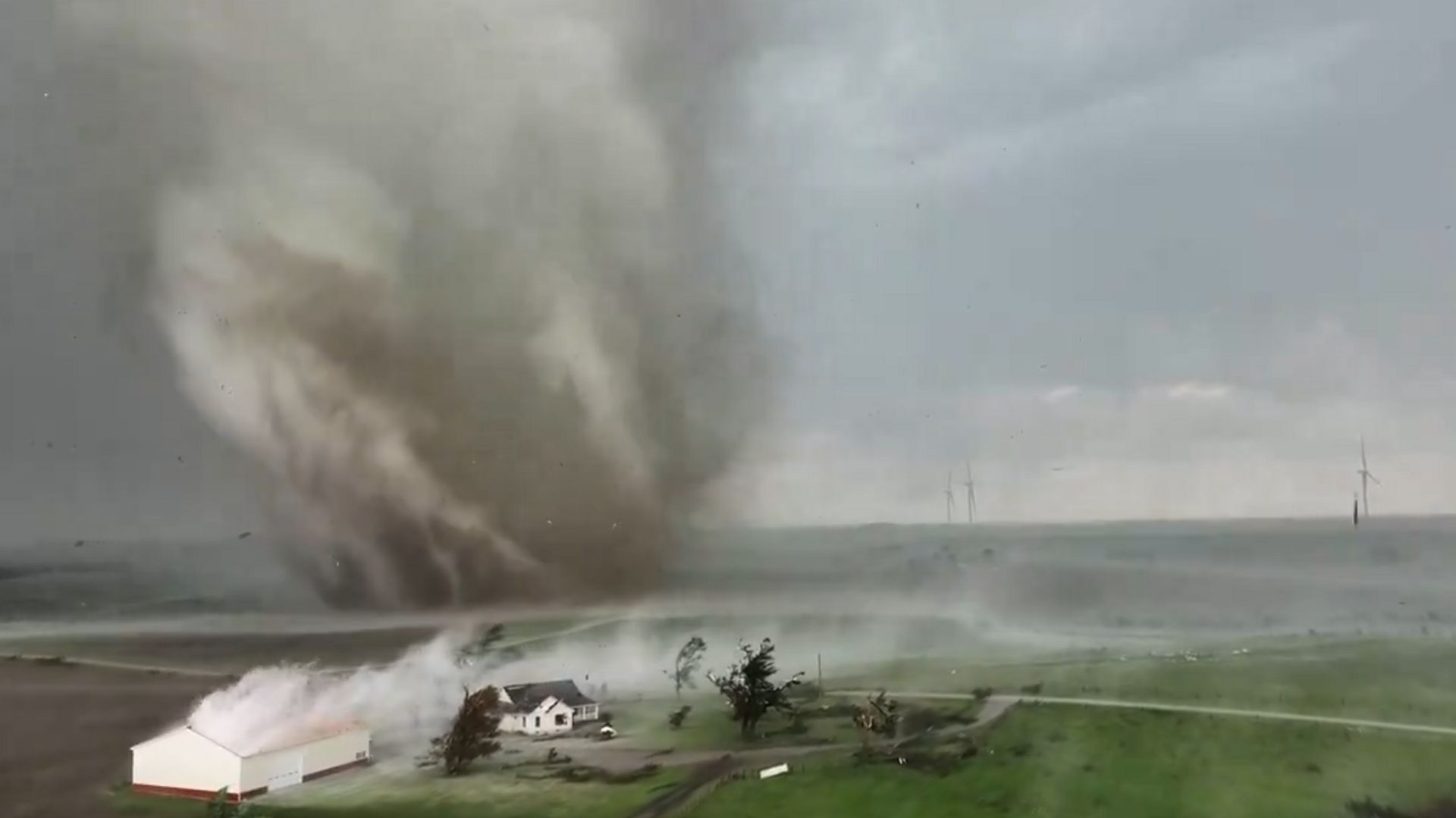 USA : une tornade meurtrière dévaste une ville de l’Iowa, faisant des ...