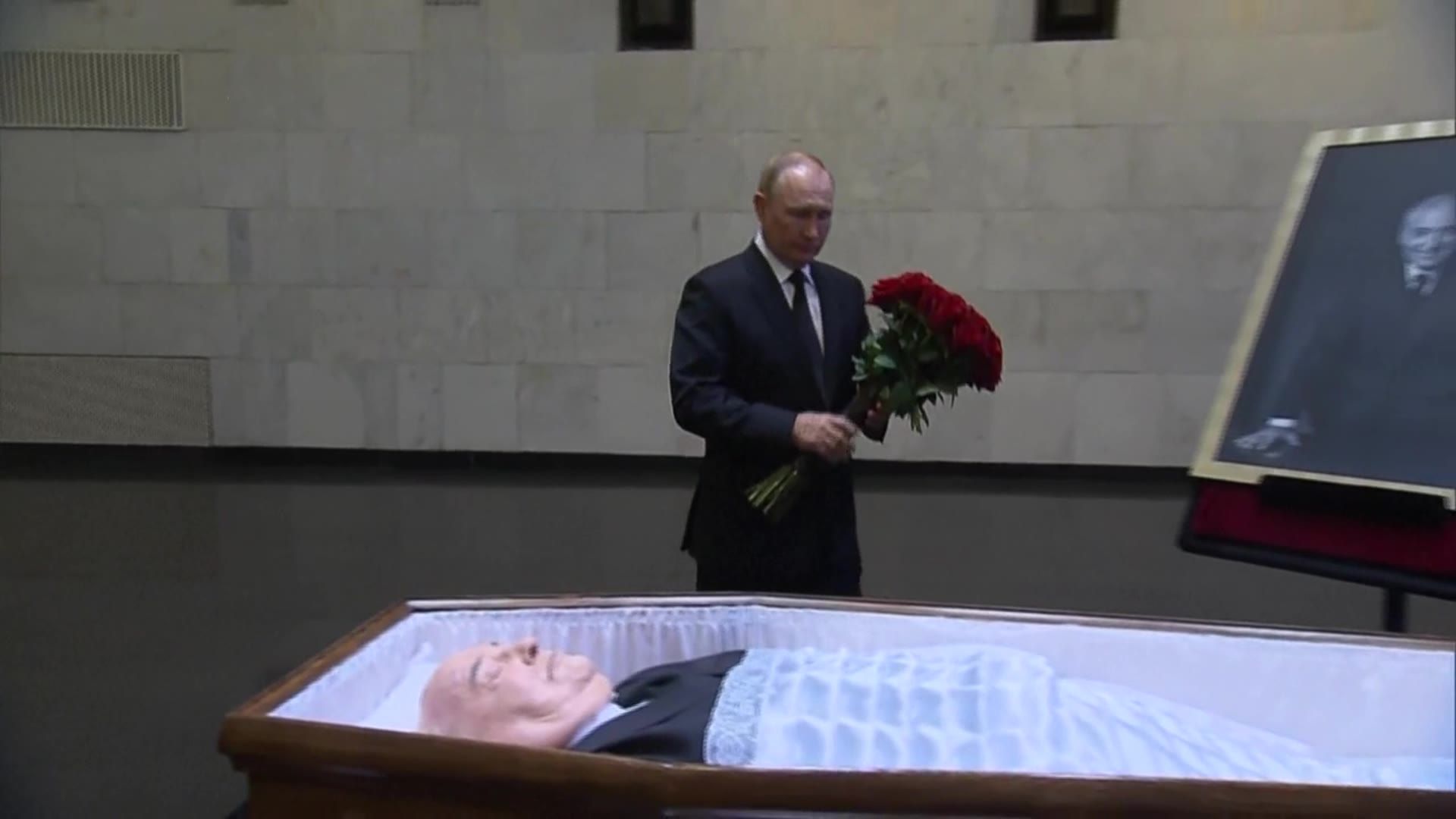 Poutine rend hommage à Mikhail Gorbatchev deux jours avant les ...