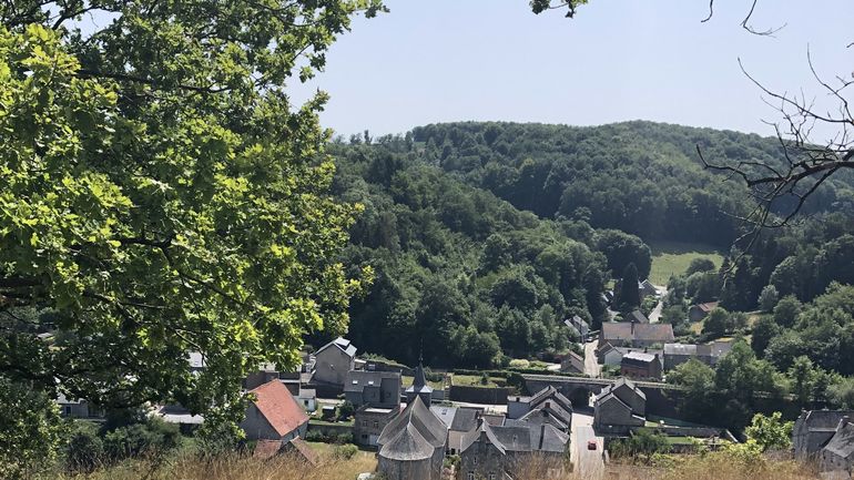 Au sommet de la montagne de Sosoye, un des plus beaux villages de ...
