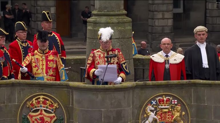 Charles III est proclamé roi en Ecosse Charles III est proclamé roi en Ecosse
