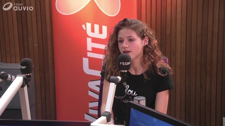 A 14 ans, la chanteuse et comédienne Lou nous révèle son rêve… - RTBF Actus